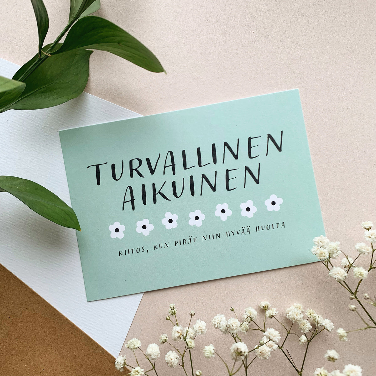 Turvallinen aikuinen - postikortti – Helle Visuals